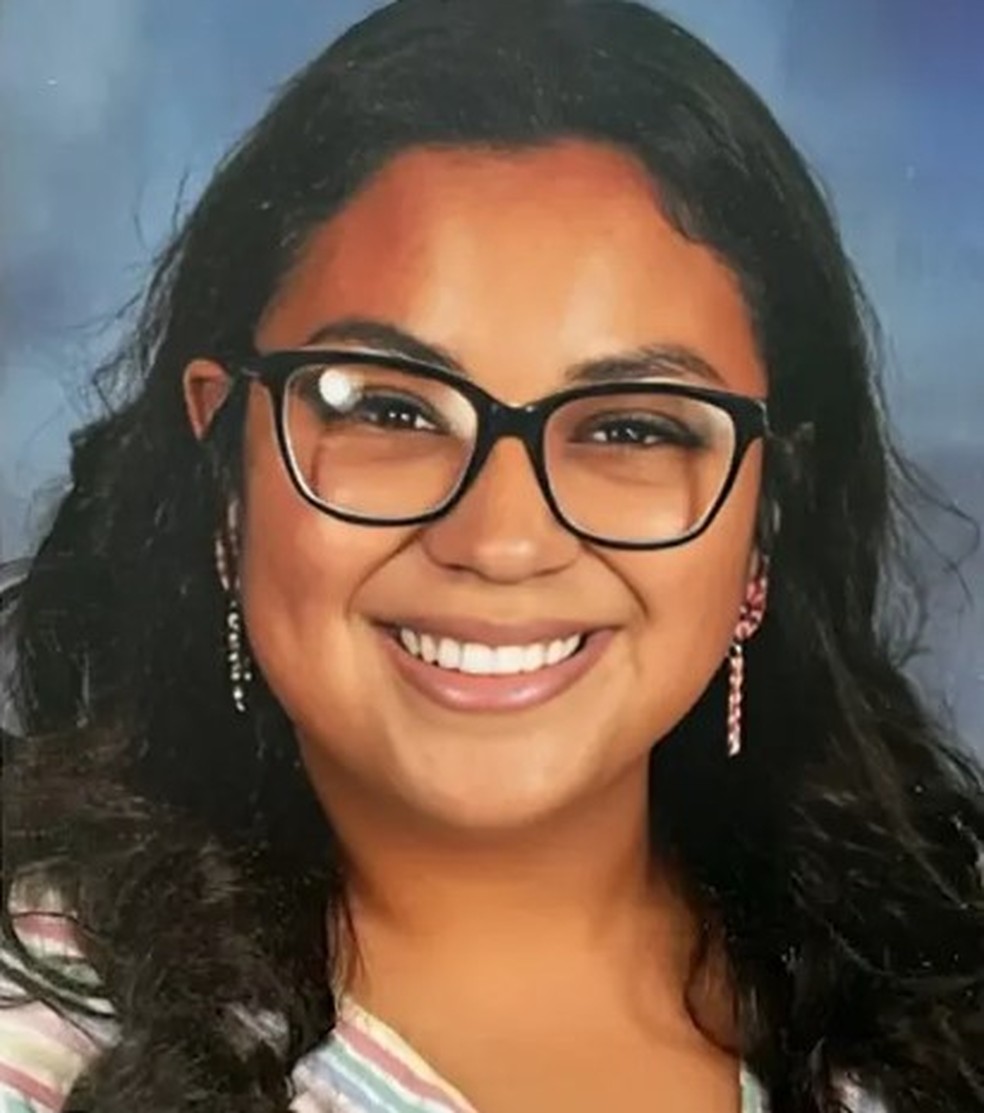 Professora é presa por oferecer vapes e bebida alcoólica para abusar sexualmente de 12 menores