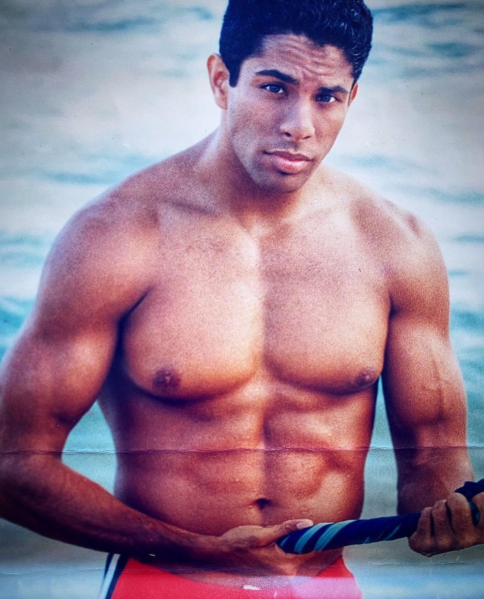 Após surgir em ‘Garota do momento’, galã dos anos 90 divide cena com ...