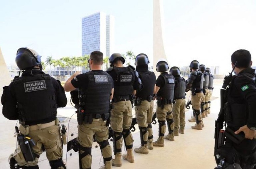 Nova lei redefine cargos e garante porte de arma à polícia judicial
