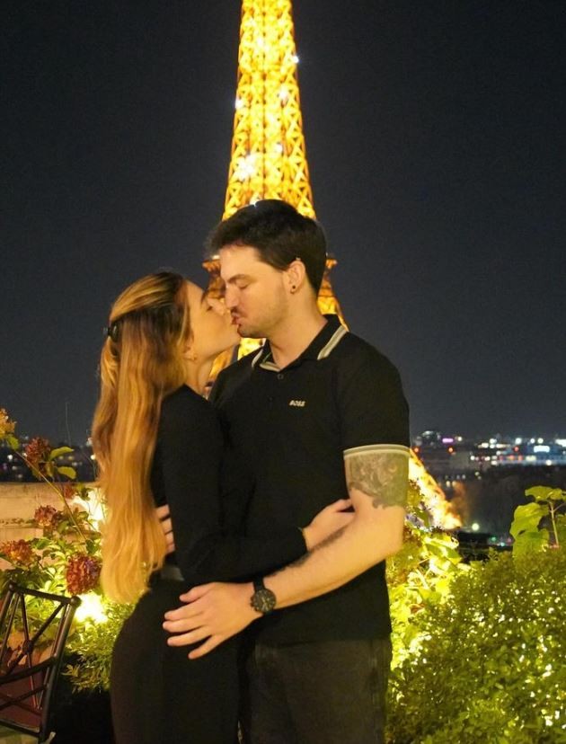 Em Paris, Felipe Neto comemora 1 ano de namoro e se hospeda em suíte ...