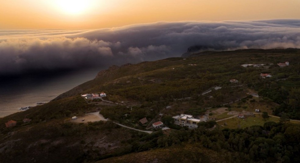Litoral de Portugal é atingido por 'tsunami de nuvem'