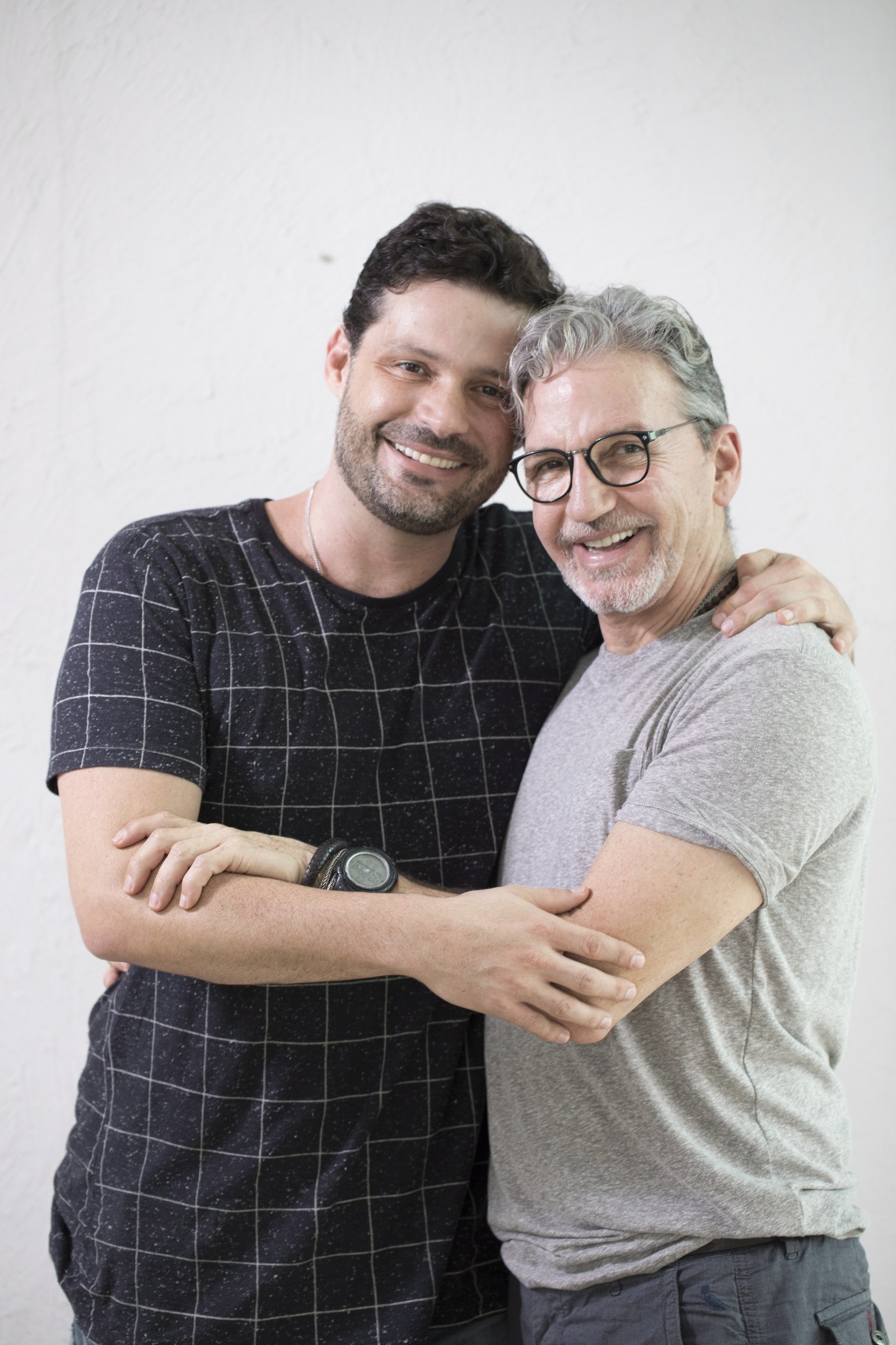 Elizabeth Savalla reúne os quatro filhos, noras e ex-marido, galã dos ...