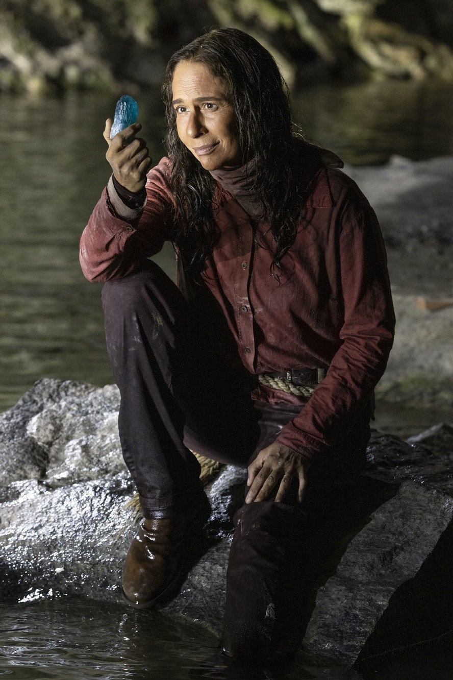 Nos resumos da novela 'No Rancho Fundo', Zefa Leonel fica rica após ...