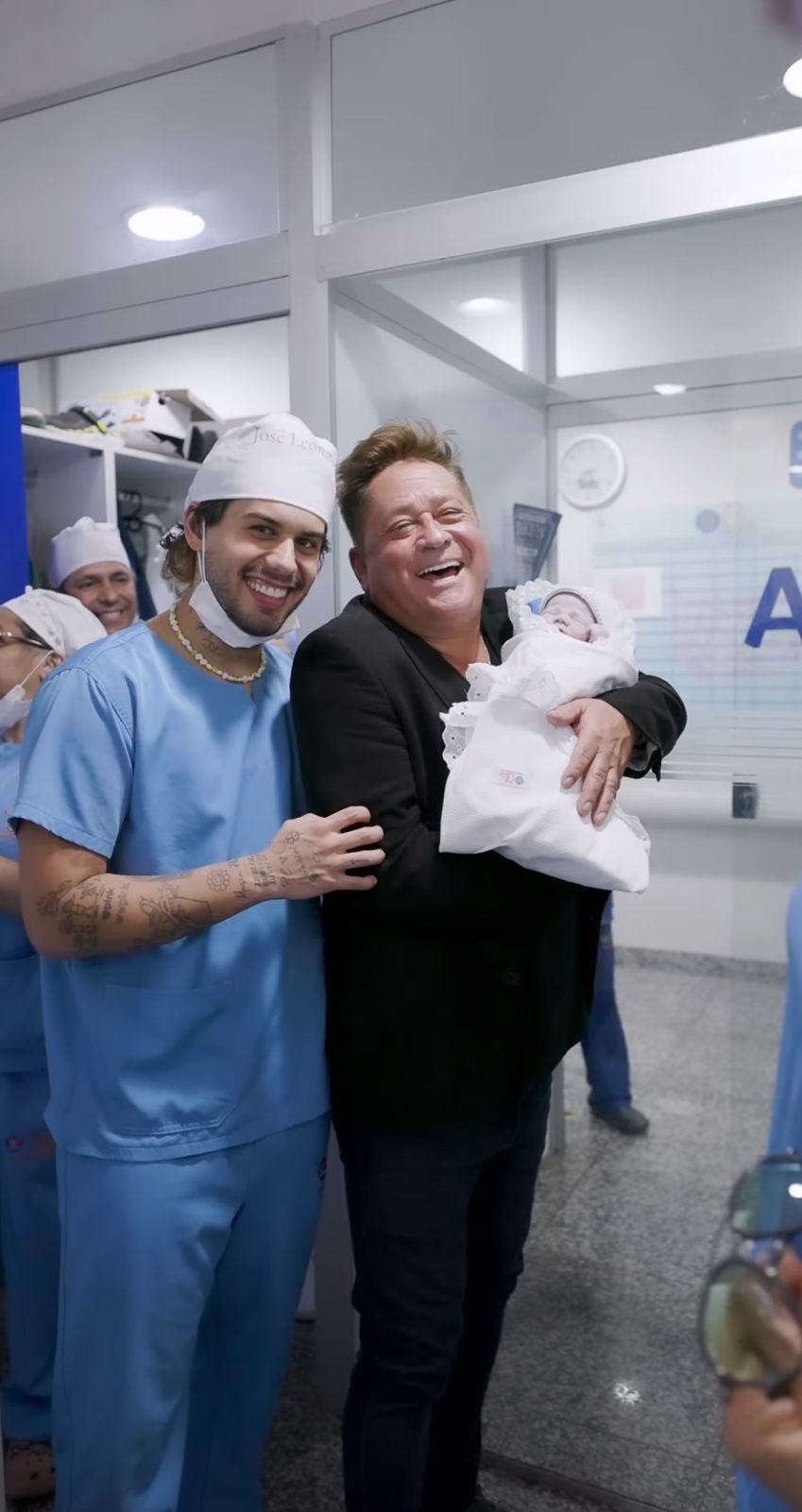 Porcelanas e maternidade personalizada: A luxuosa decoração para ...