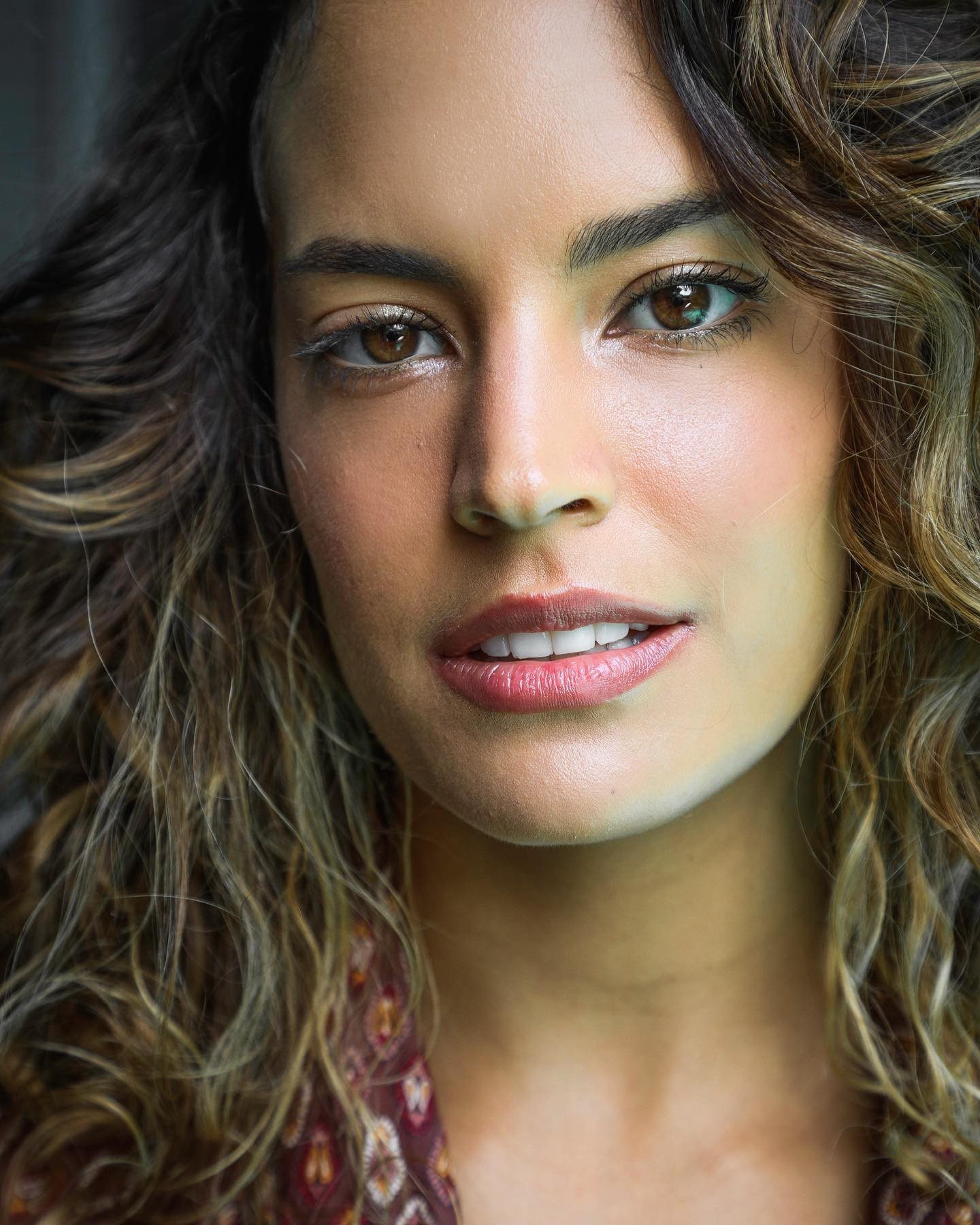 Aos 26 anos, sobrinha de Helena Ranaldi estreia como atriz profissional