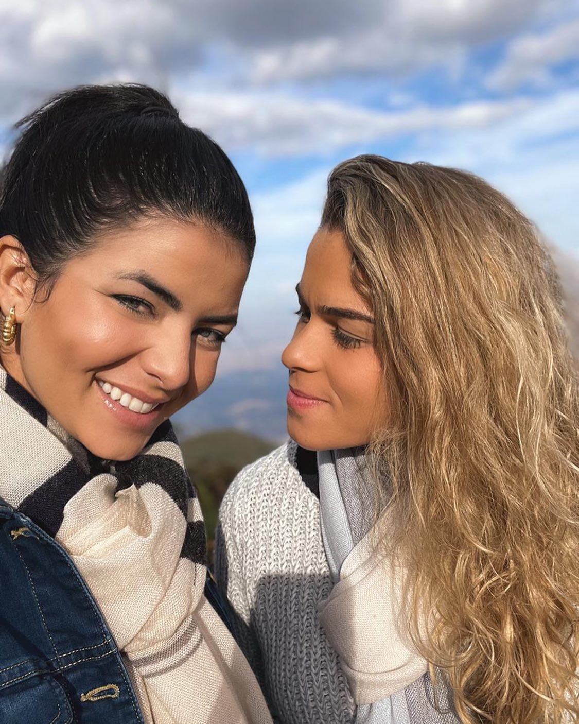 Convocada para a Copa, Tamires Dias vive história de amor com a cantora Gabi Fernandes, que era ...