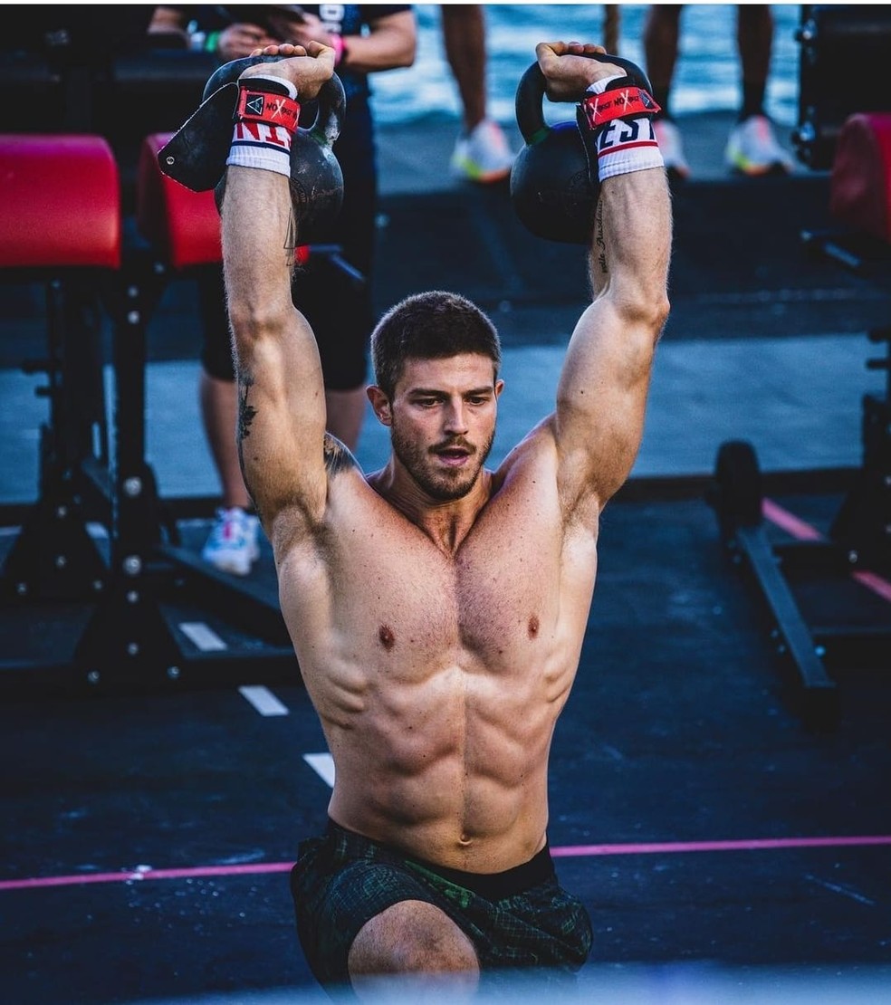 Juliette é fotografada com novo affair, atleta campeão de crossfit