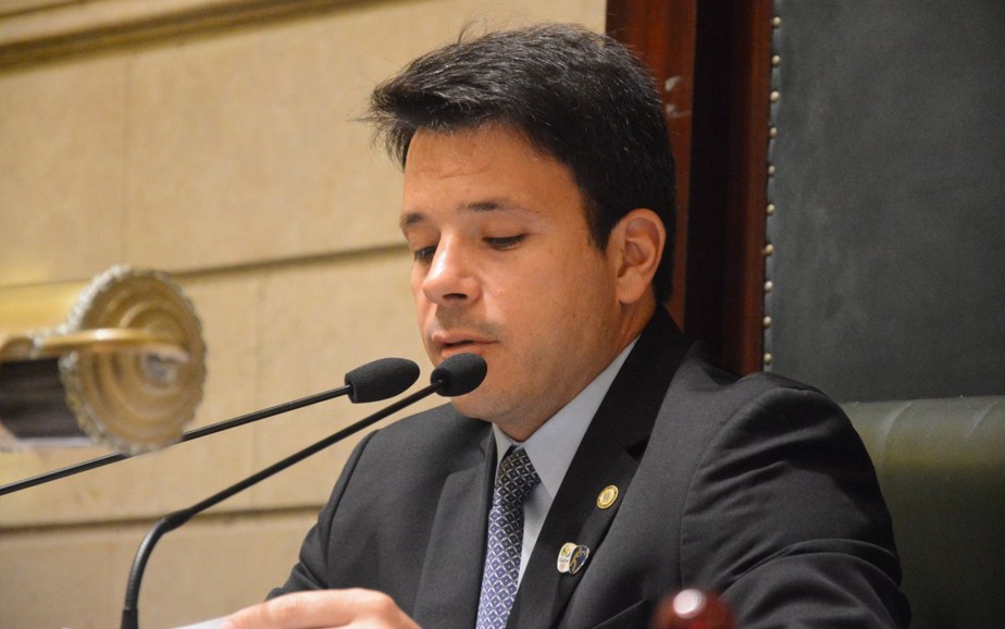 Carlo Caiado perde a paciência com vereadores sem terno e gravata na ...