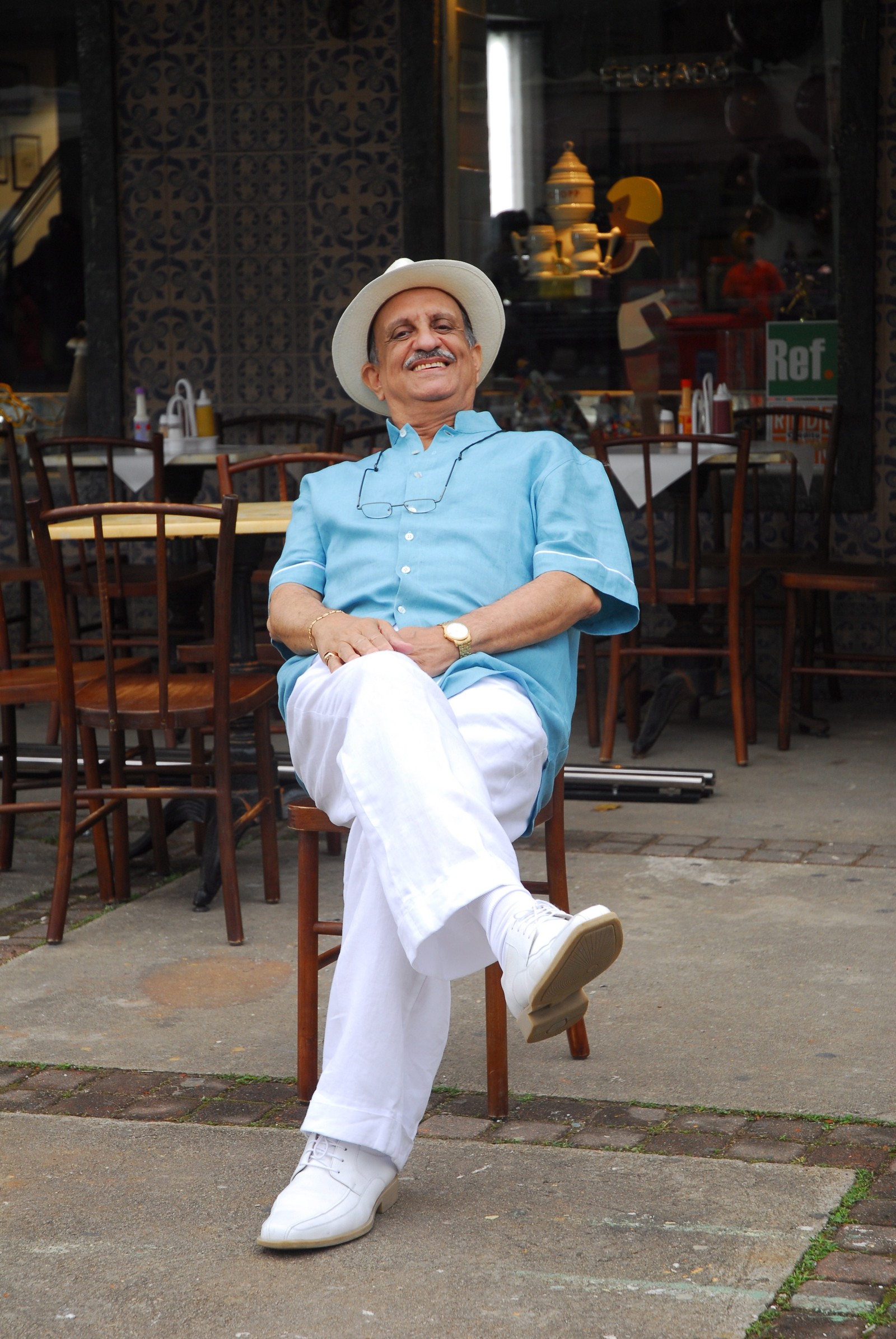 Aposentado, Bemvindo Sequeira vive em Portugal há cinco anos e oferece ...