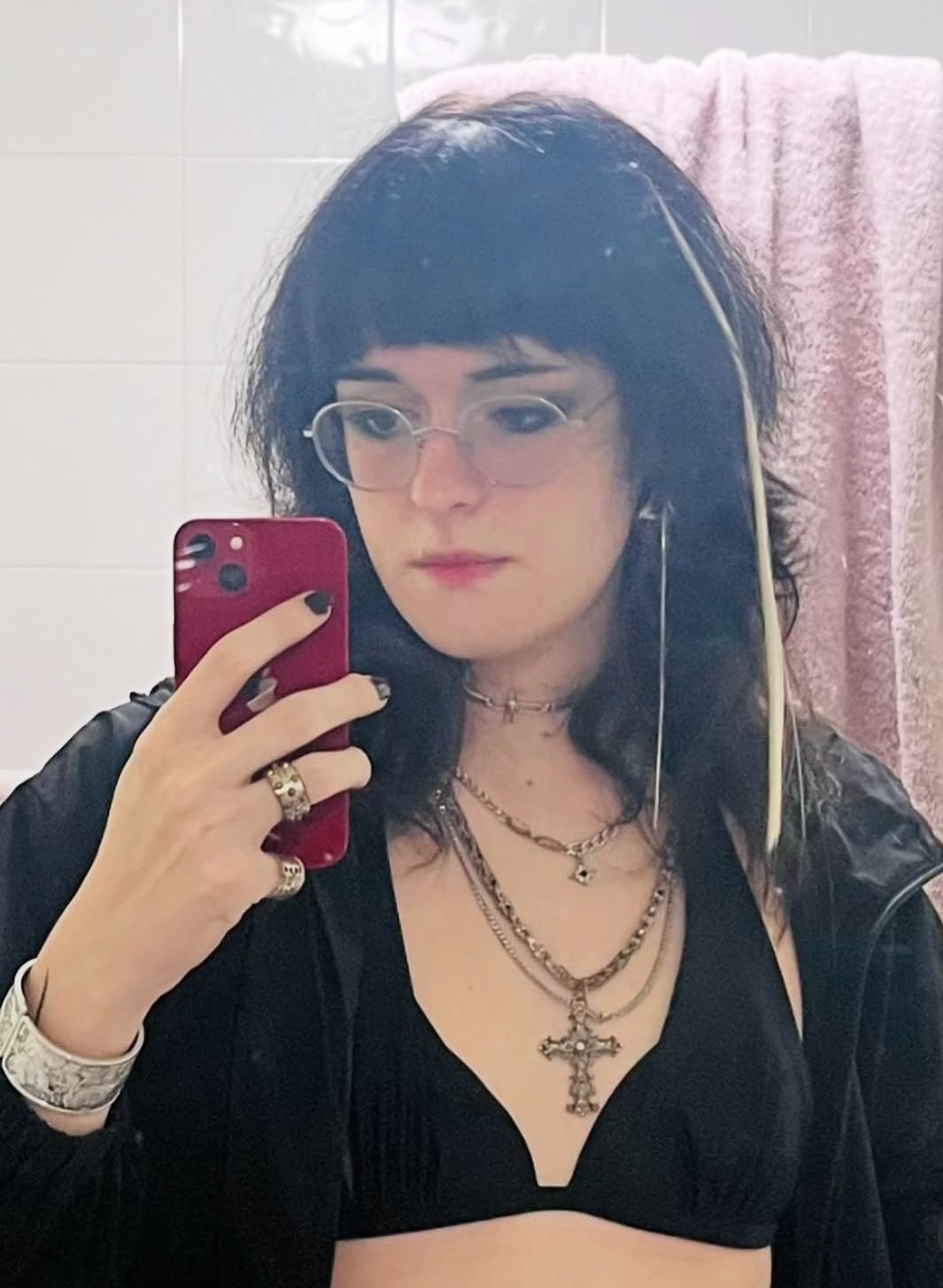 Filha trans de José de Abreu posa com a namorada, e ator reage com coração