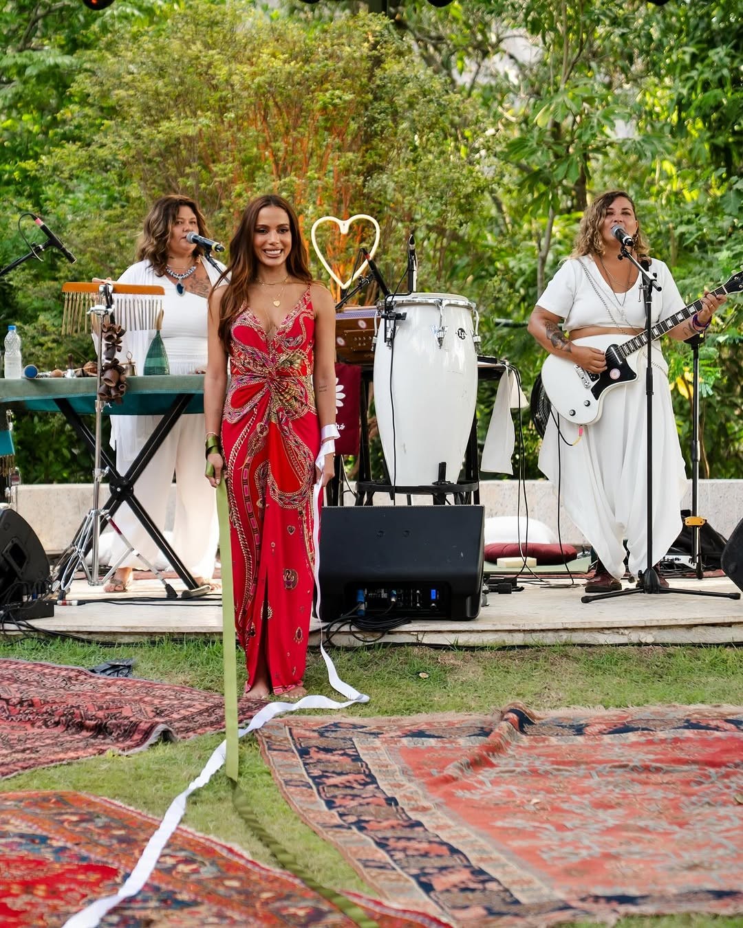 Anitta lança novo álbum 'sem se deixar levar pelas expectativas dos ...