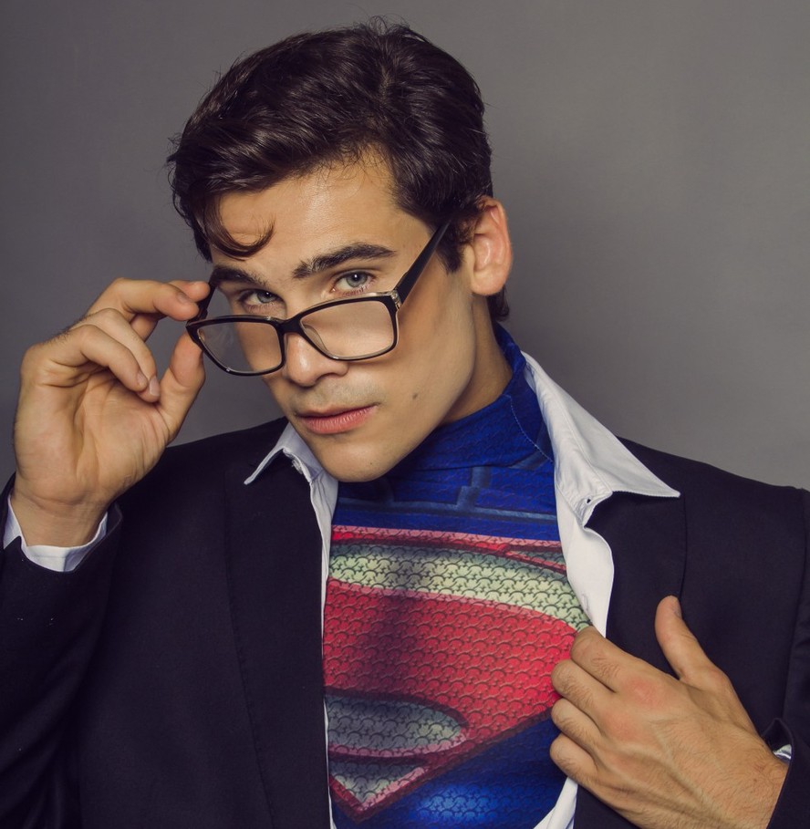 É o Super-Homem! Nicolas Prattes vem emendando trabalhos e quer mais ...