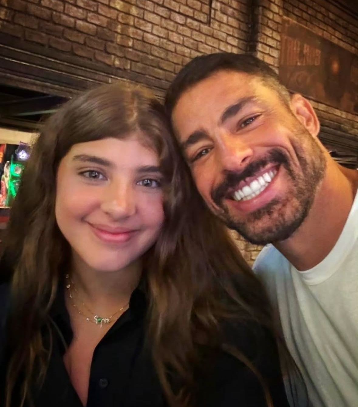 Grazi e Cauã Reymond se reúnem no aniversário de 13 anos da filha, Sofia