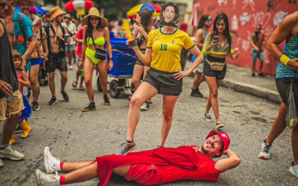 Discoteca e piscina no clube, ensaio para a 1ª peça, trauma com viaduto ...