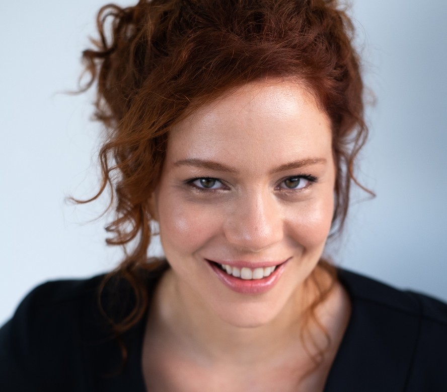 Diretora da série ‘A vida pela frente’, Leandra Leal relembra sua ...