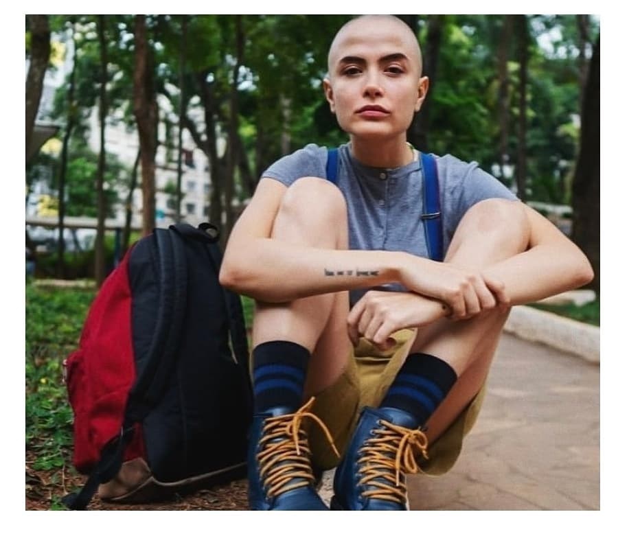 Maria Casadevall participa de ritual ao lado da namorada: 'Estou ...