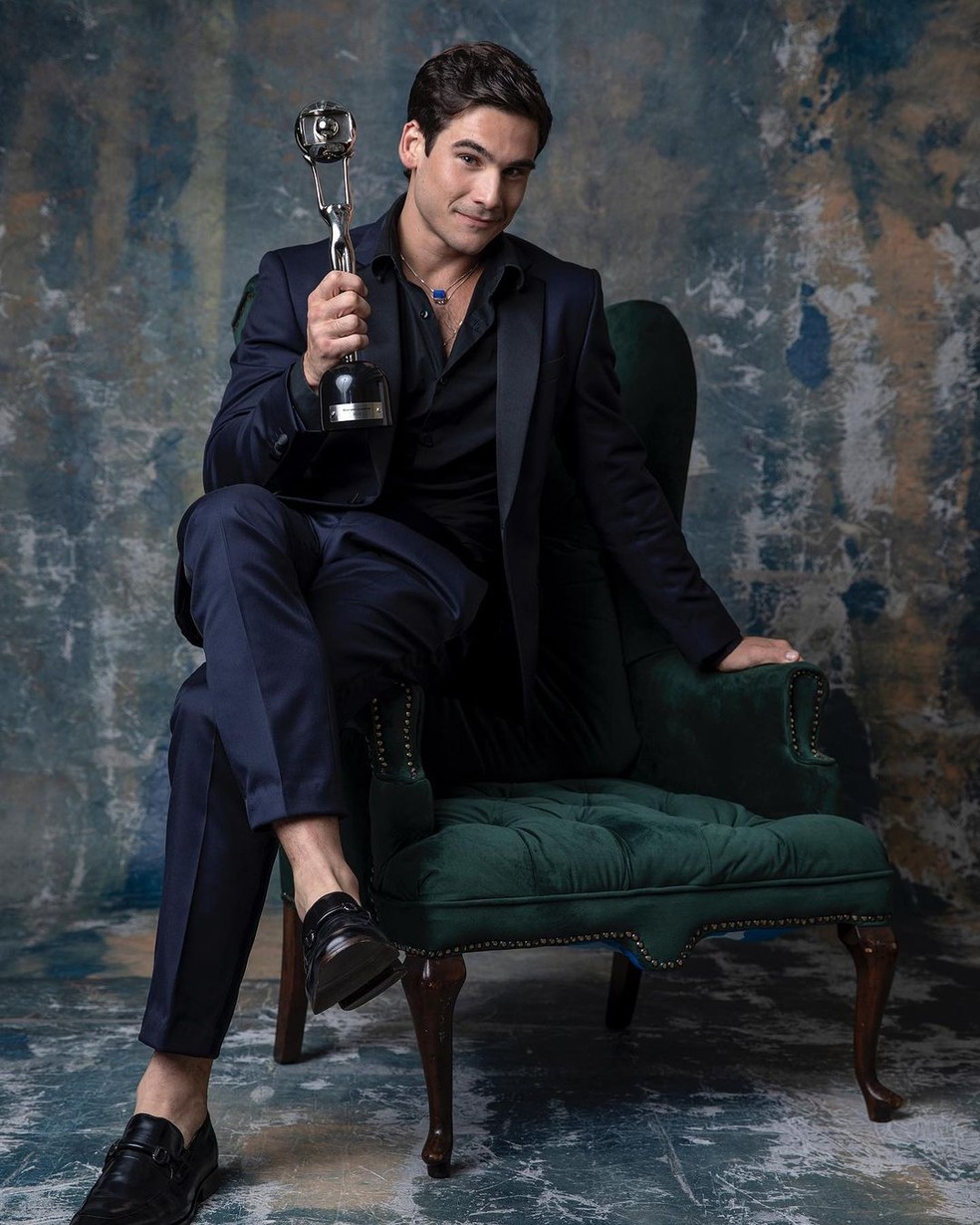 É o Super-Homem! Nicolas Prattes vem emendando trabalhos e quer mais ...