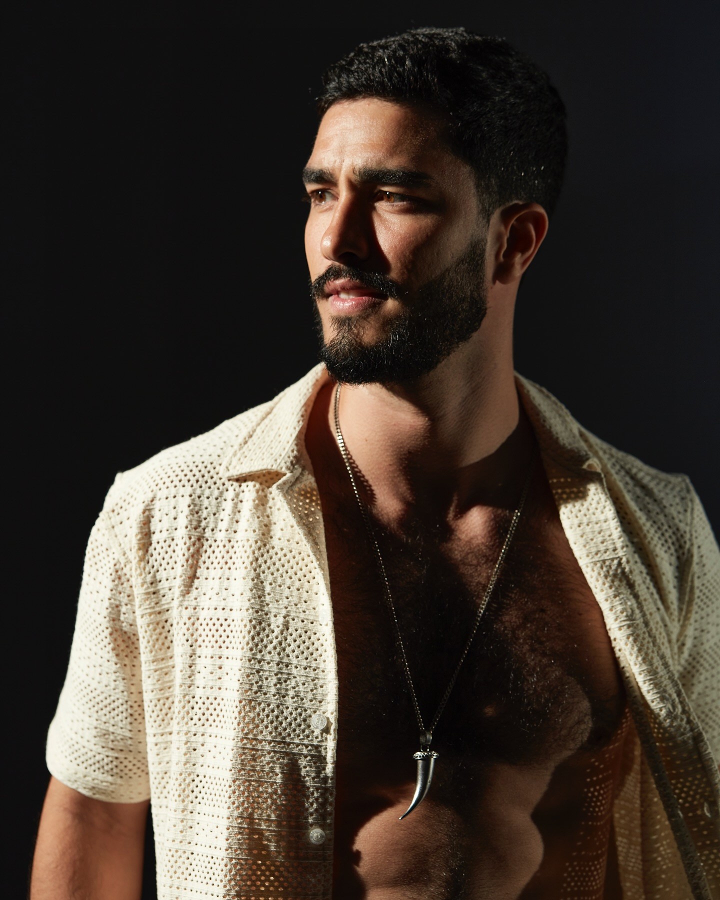 Leonardo Bittencourt comenta dilema de Rodhes em ‘Mania de você’: ‘Ele entende as dores da Luma’