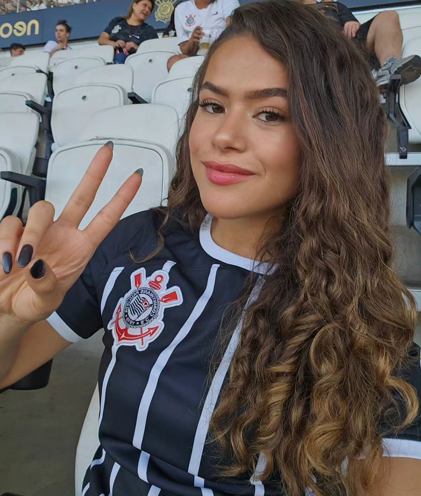 Aos 22 anos, Maisa fatura alto como empresária e influenciadora e já ...