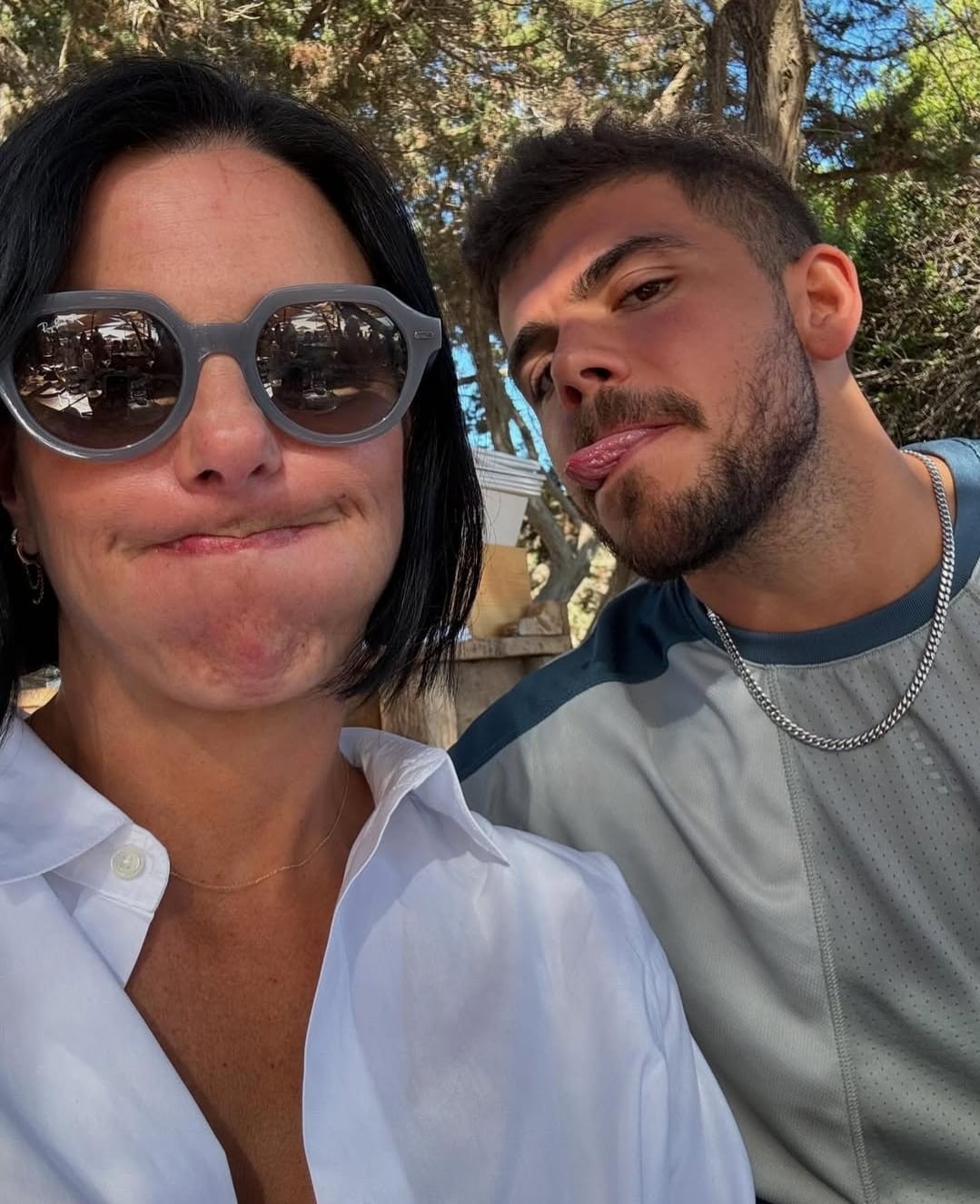 Paixão pelo Rio e amiga de estrelas: conheça Rebeca León, o braço ...