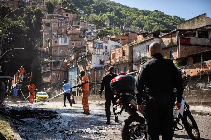 Protesto de moradores do Morro dos Macacos interdita o túnel Noel Rosa ...