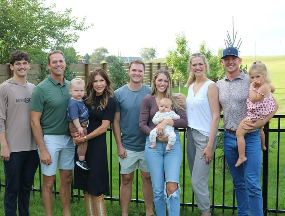 Ex-modelo, 53 anos, mãe e avó de 3: quem é a secretária de segurança ...