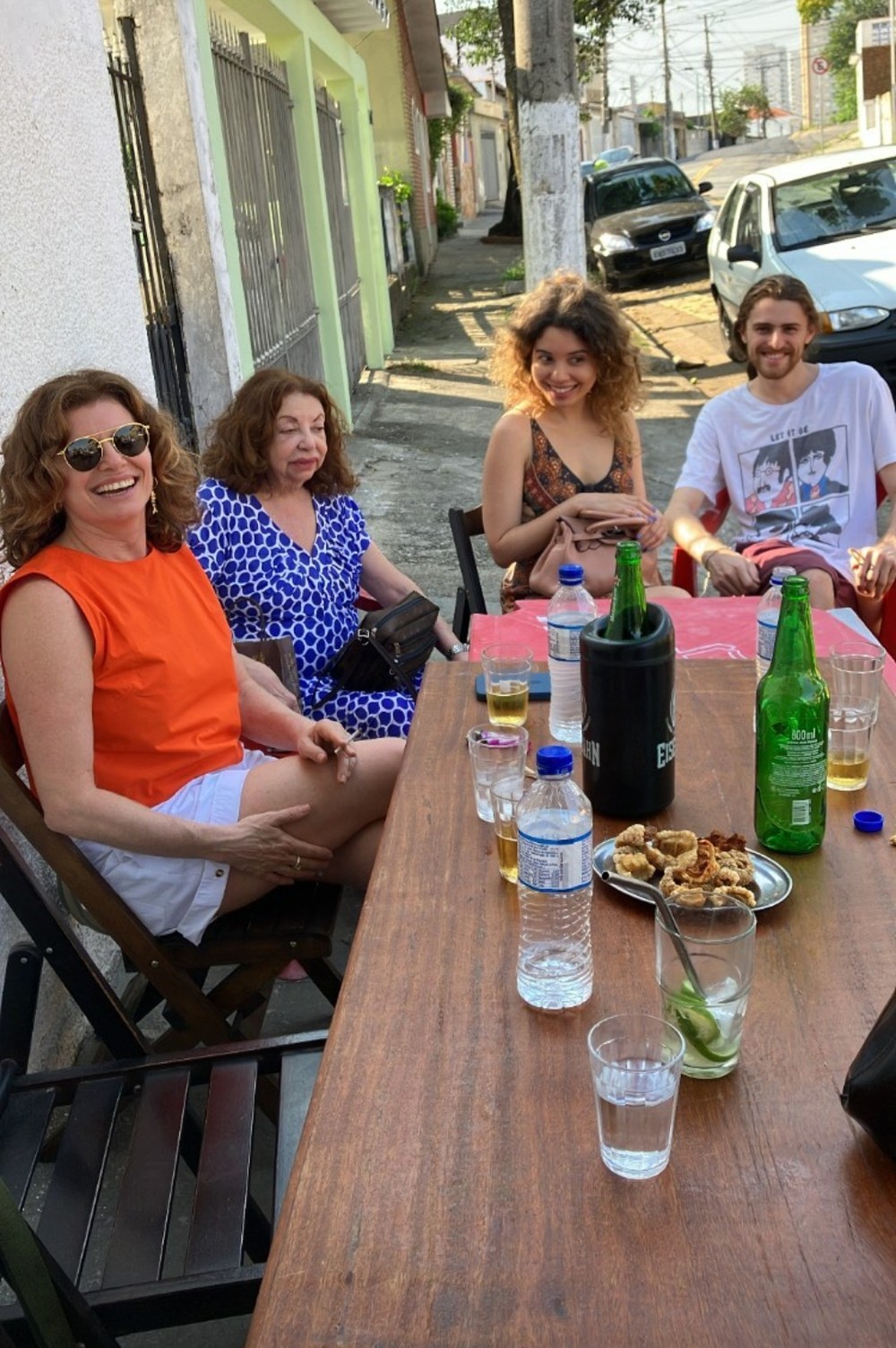 Filha de Débora Bloch comemora 30 anos ao lado da atriz e da namorada ...