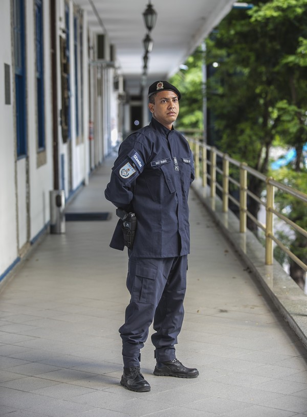 Conheça a nova farda da Polícia Militar do Rio, que começa a ser usada ...