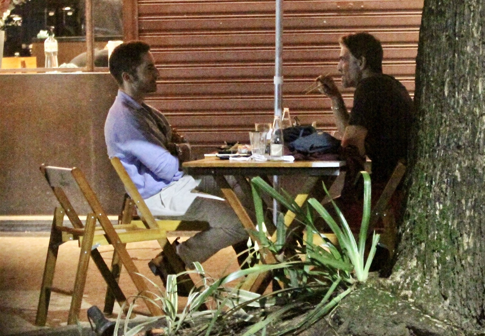 Reynaldo Gianecchini e Thales Bretas jantam juntos e deixam local no ...