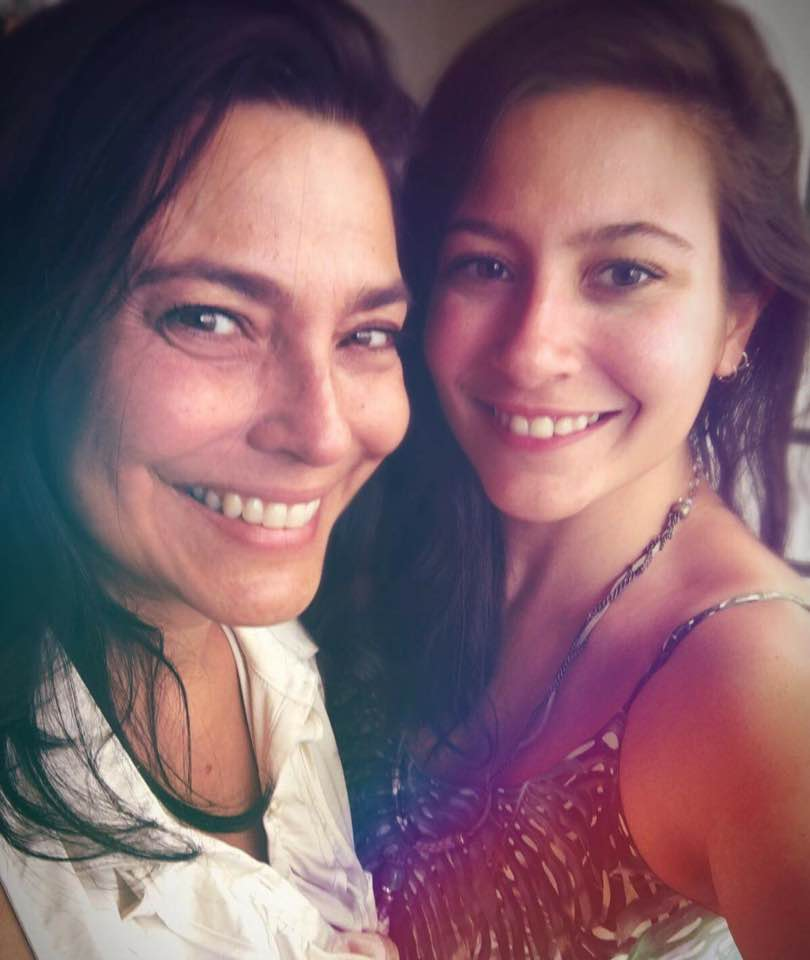 Musa do telejornalismo dos anos 90, Valéria Monteiro vai a espetáculo ...