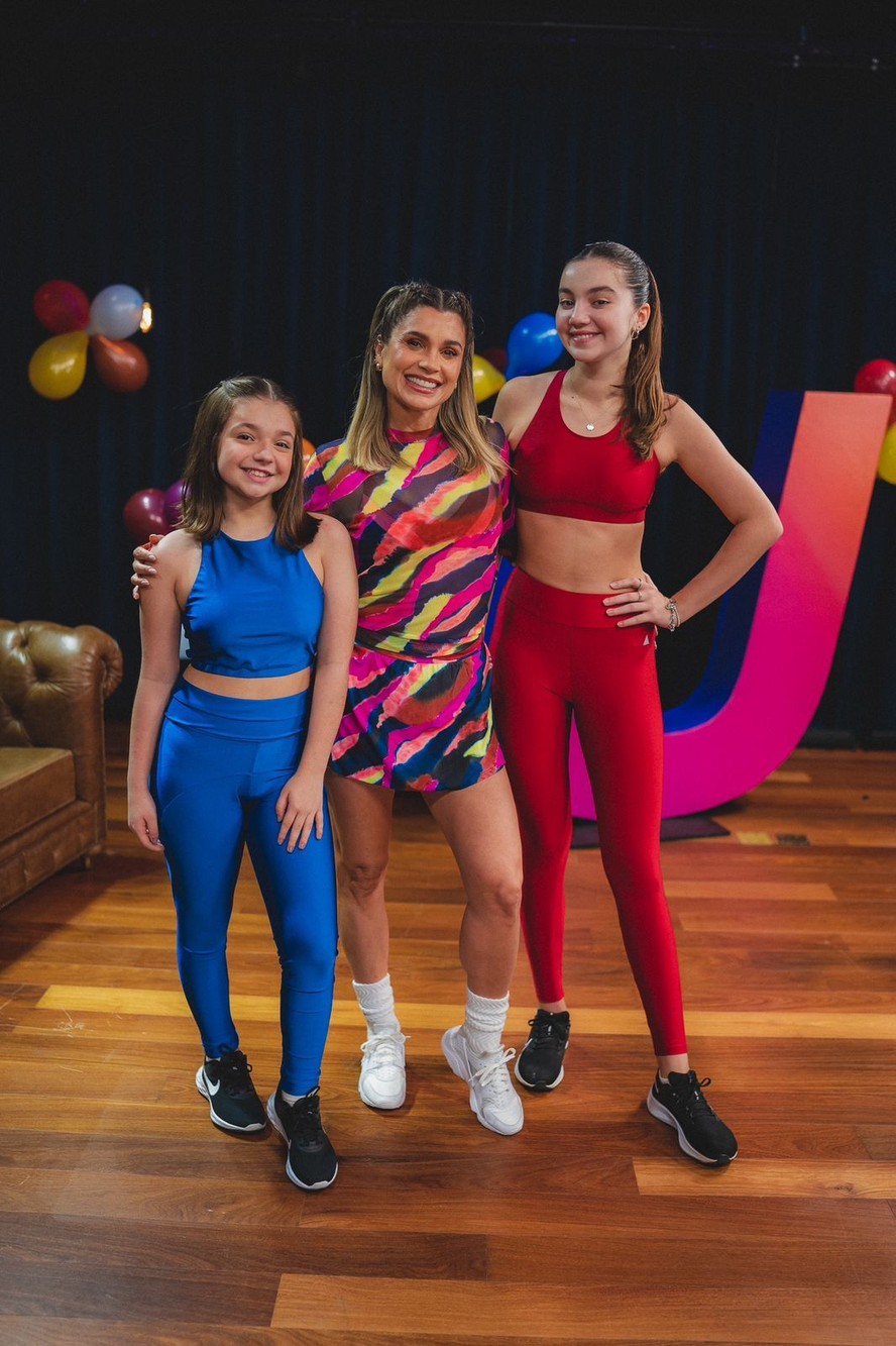 Flávia Alessandra, filha e atriz mirim Cléo Faria ensinam treinos em ...