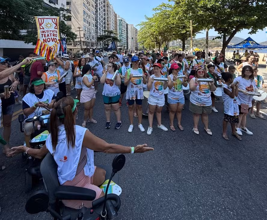Bloco promove carnaval com inclusão em Niterói