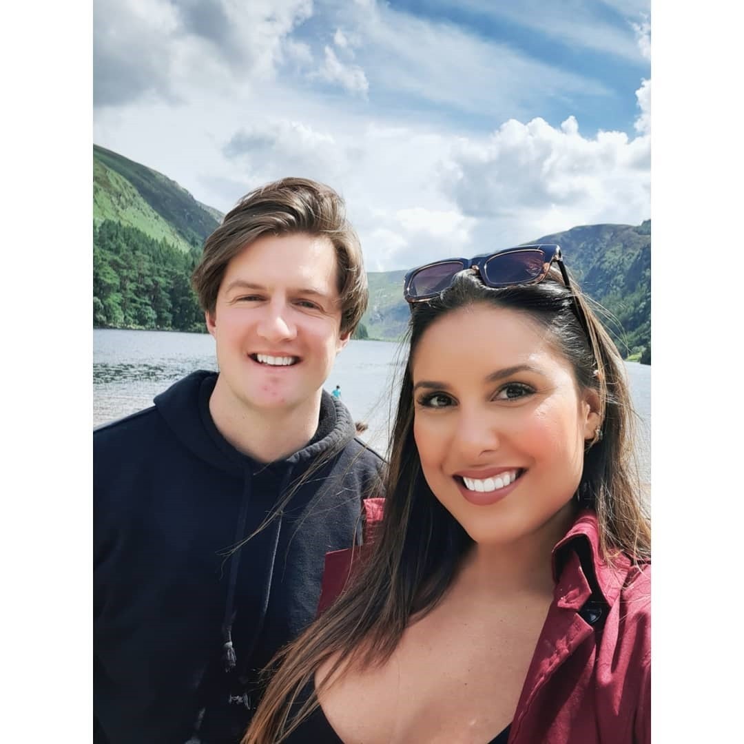 Lembra dela? Vice-campeã do 'BBB 7', Carol Honório dá à luz primeira filha com irlandês na Europa