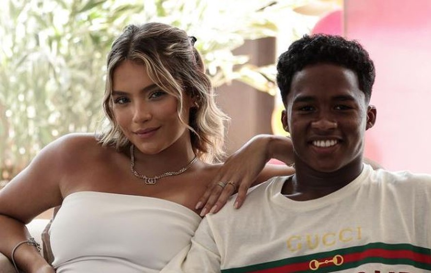 Endrick e Gabriely Miranda revelam que se casaram e recebem ...