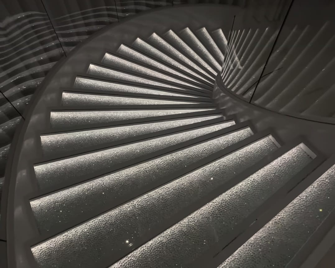 Alvo de CPI, Pâmela Drudi tem mansão com escada Swarovski, piso de R$ 1 milhão e TV de 100' na ...