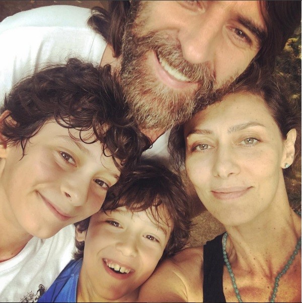 Por que Maria Fernanda Cândido, estrela de 'O agente secreto', mora há ...