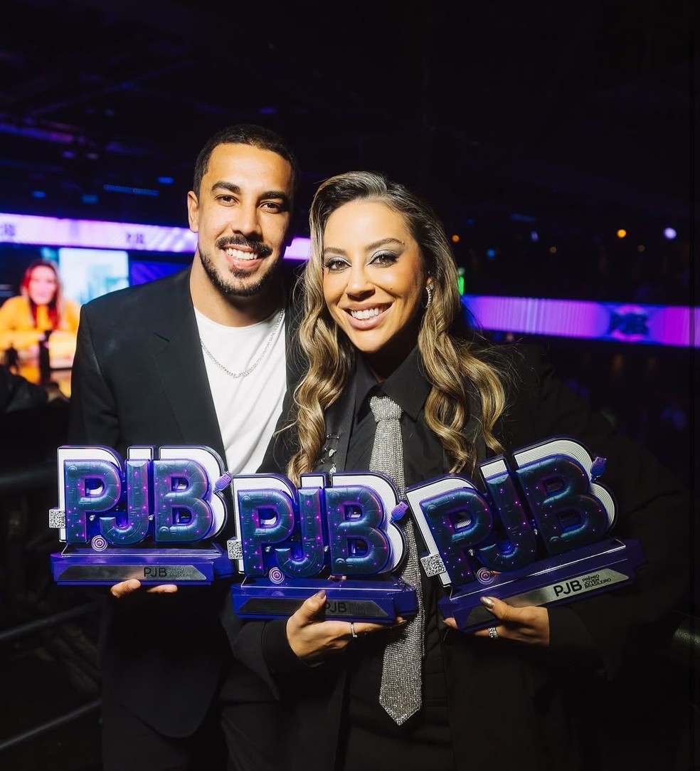 Casal do 'BBB 25', Renata e Maike ganham prêmio juntos em São Paulo