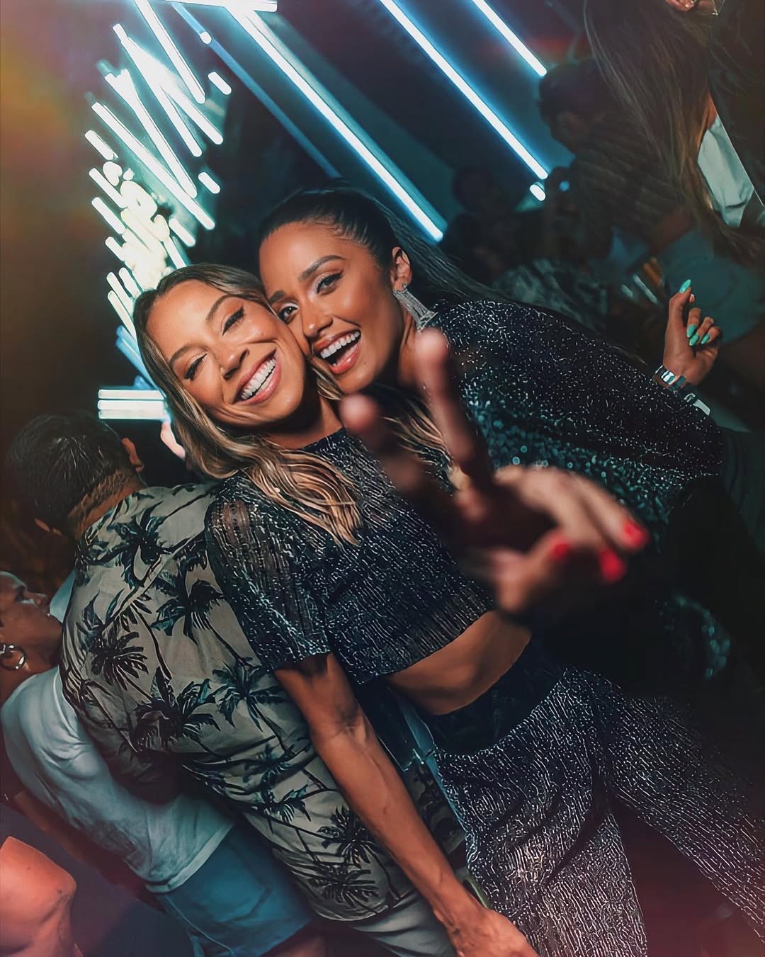 Eva e Renata, do 'BBB 25', colecionam poses de balé em cenários ...