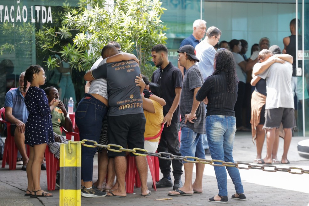 Volta Minha Filha Pede No Enterro Mãe De Menina De 9 Anos Morta