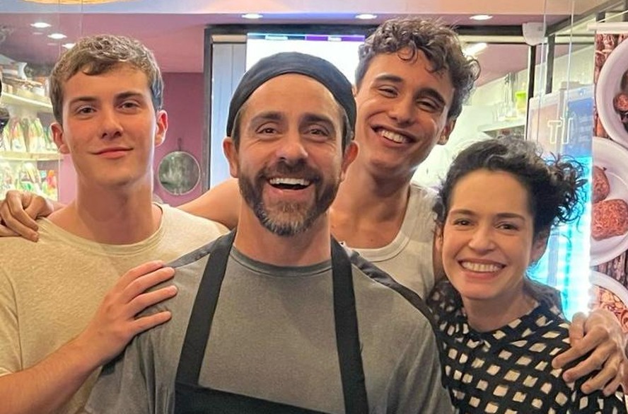 Ator de ‘Garota do momento’ faz sucesso vendendo açaí e conquista ...