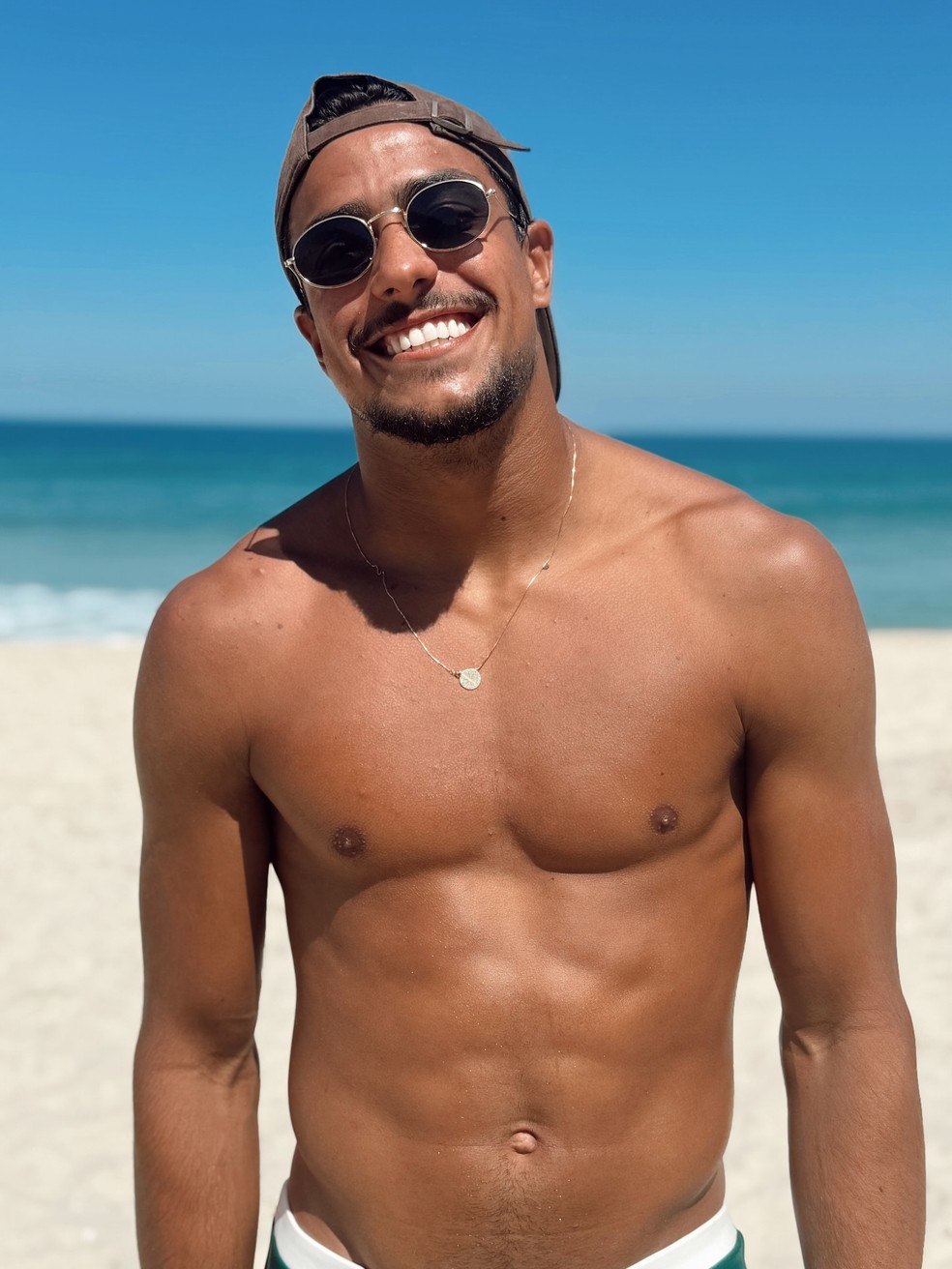 Quem é o ex-jogador de futebol que conquistou Pocah após fim do noivado ...