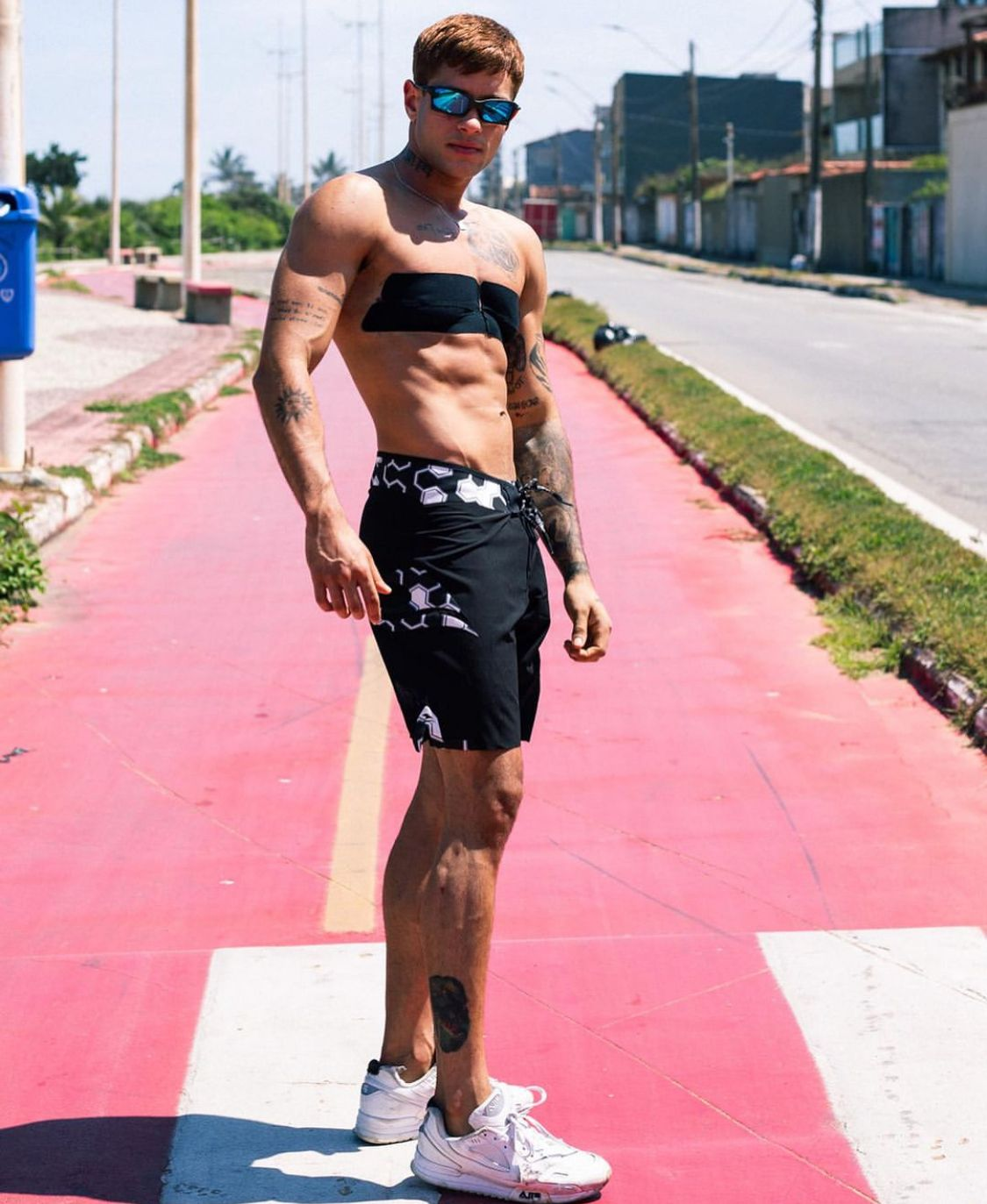 Cantor trans de 'Estrela da Casa', Nick Cruz volta a trabalhar como pedreiro: 'Vida real'