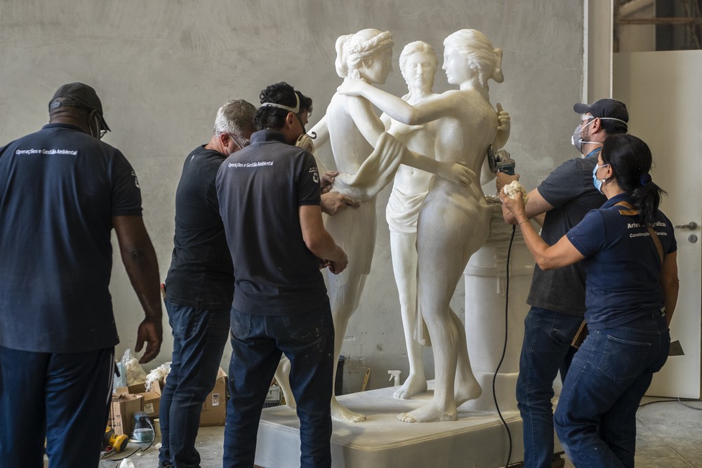 Estátua de 'Três Graças' pesa 200kg e fica em cenário protegido ...