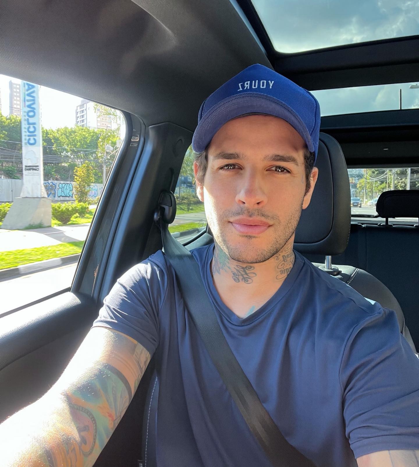 Vencedor do 'BBB 8', Rafinha faz tattoo em Gyselle Soares, a vice ...