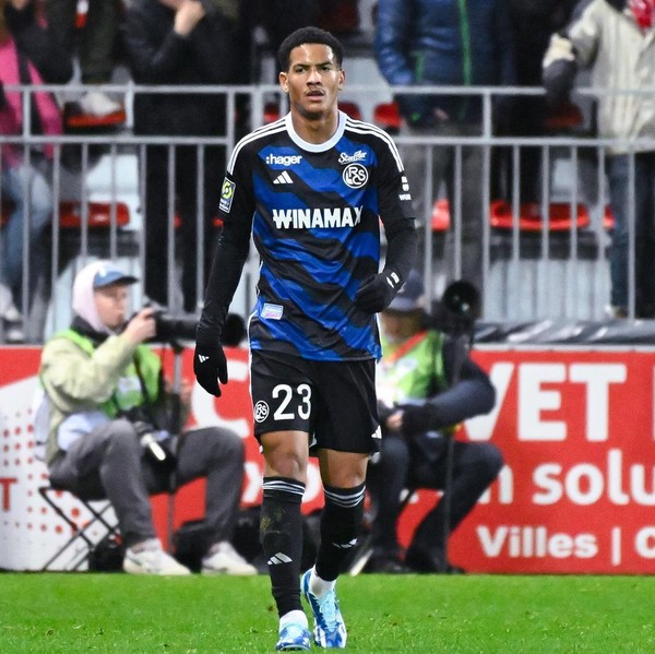 Ex Santos jogando na França, Ângelo Gabriel está namorando ...