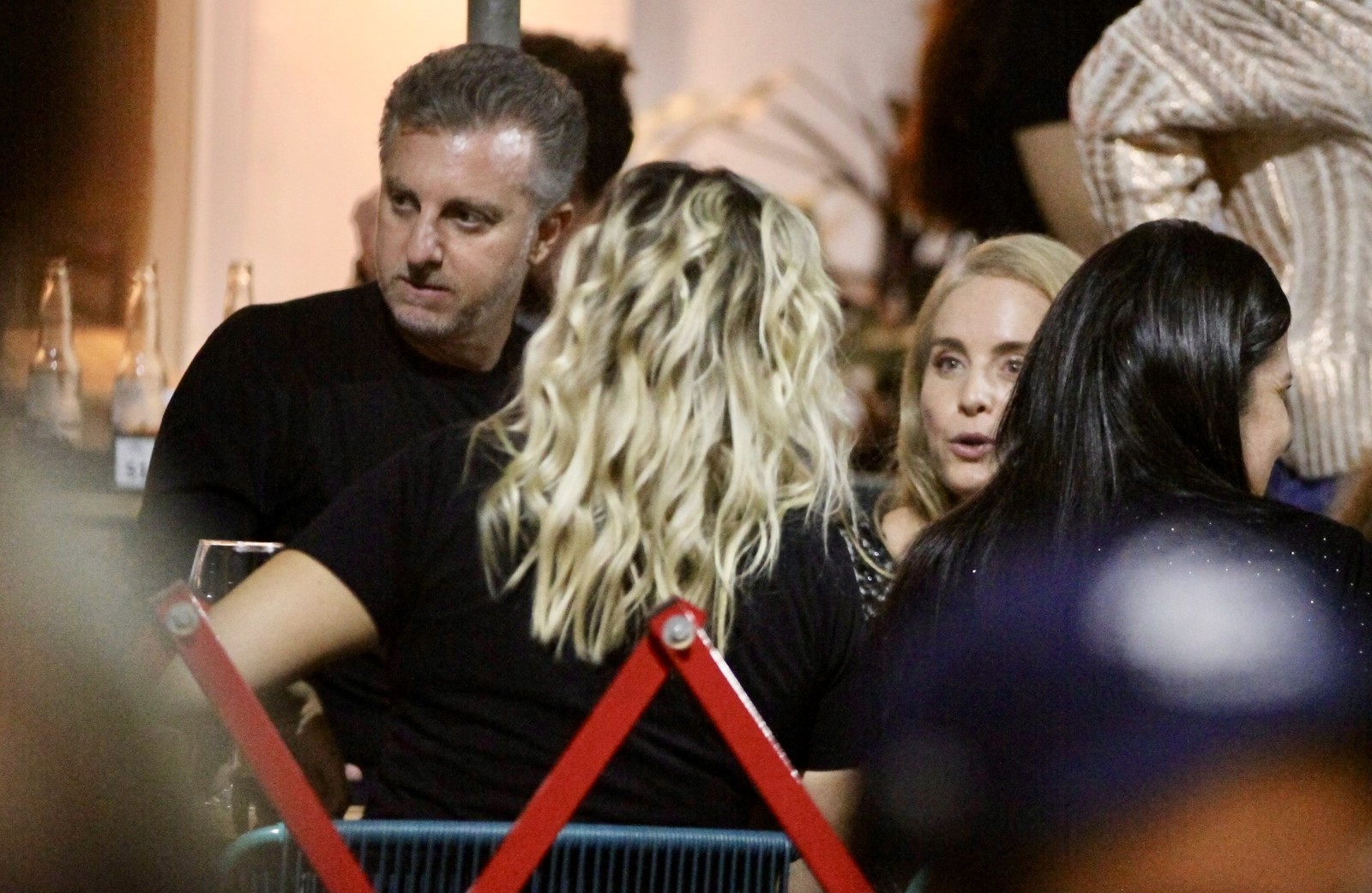 Filho mais velho de Angélica e Luciano Huck ganha bolo da família no ...
