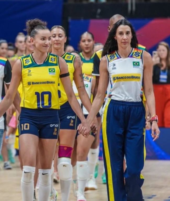 Sheilla Castro e Gabi Guimarães mantêm namoro discreto na seleção ...