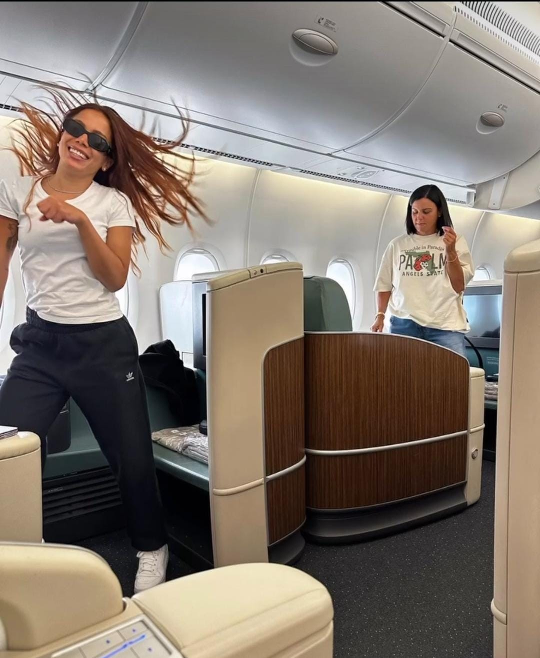 Paixão pelo Rio e amiga de estrelas: conheça Rebeca León, o braço ...