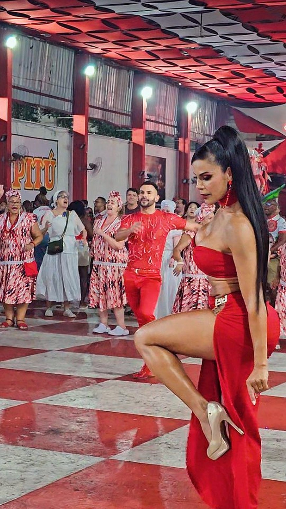 Rainha da Estácio de Sá, Alice Alves se emociona ao devolver à natureza ...