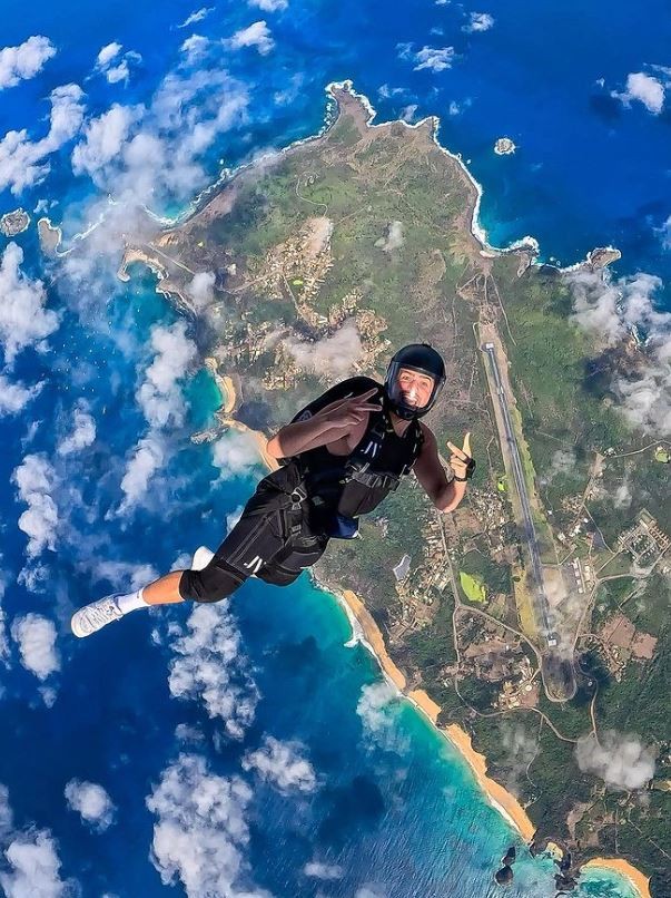 R$ 100 milhões por ano, Rolex de R$ 150 mil, fazenda, Ferrari... Como ...